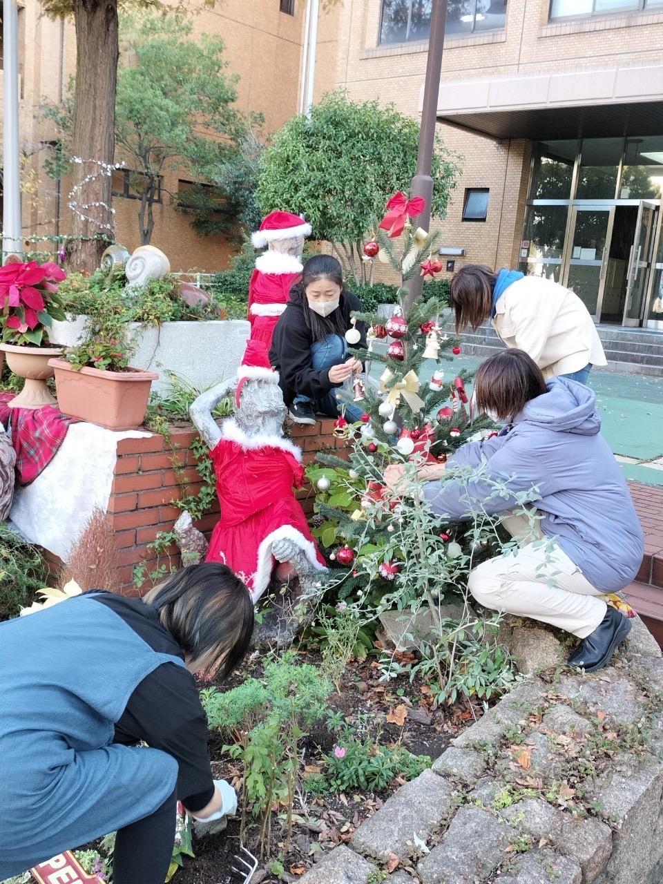 11月花壇整備活動 – 大阪府立港南造形高等学校PTA